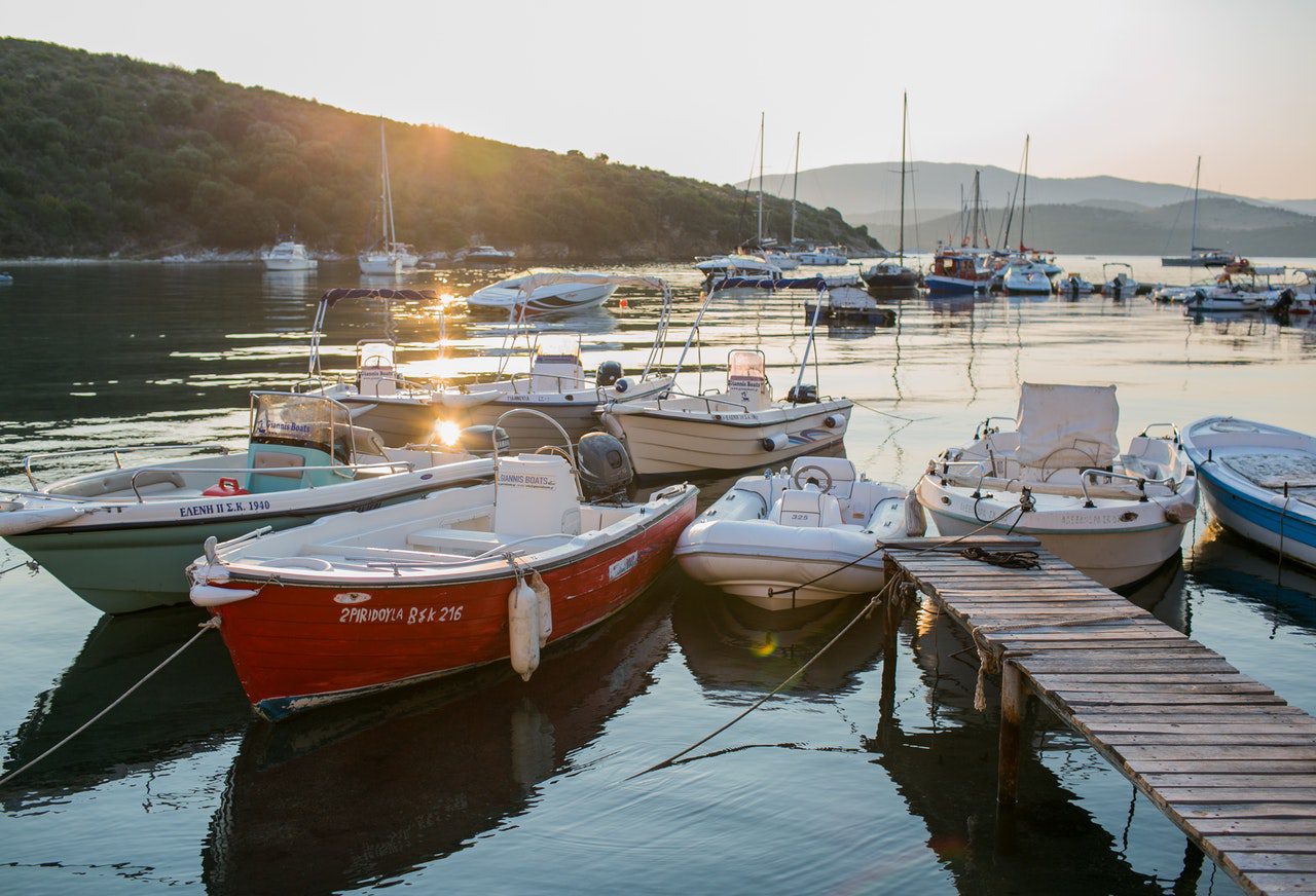 How to Rent A Boat & Things to Keep in Mind While Choosing One