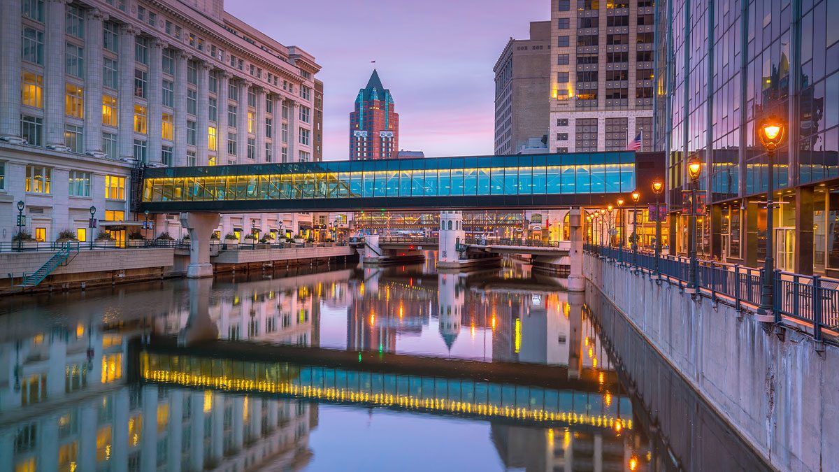 10 Things to Do at Night in Milwaukee and Places to Visit